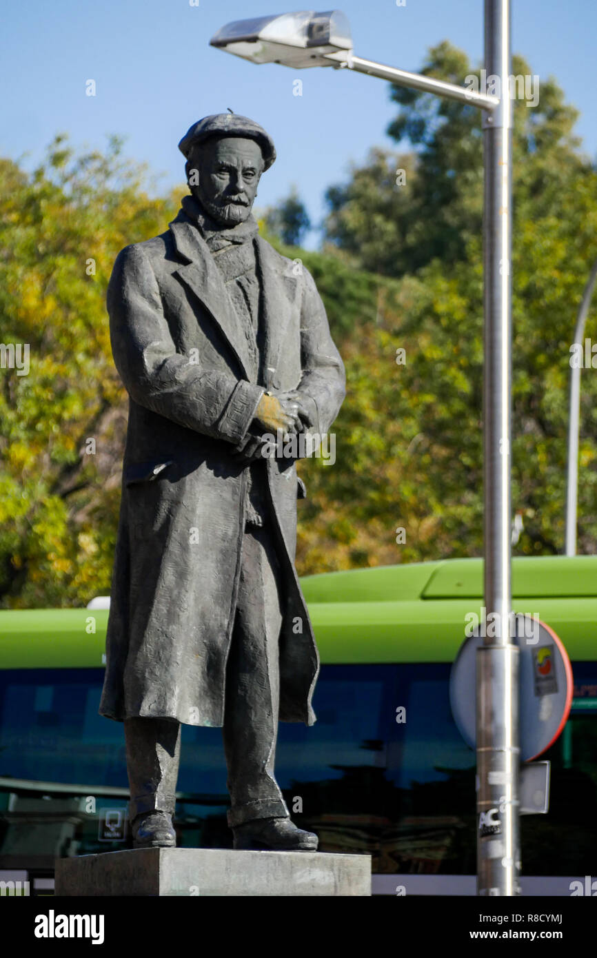 Statue en pied hi-res stock photography and images - Alamy