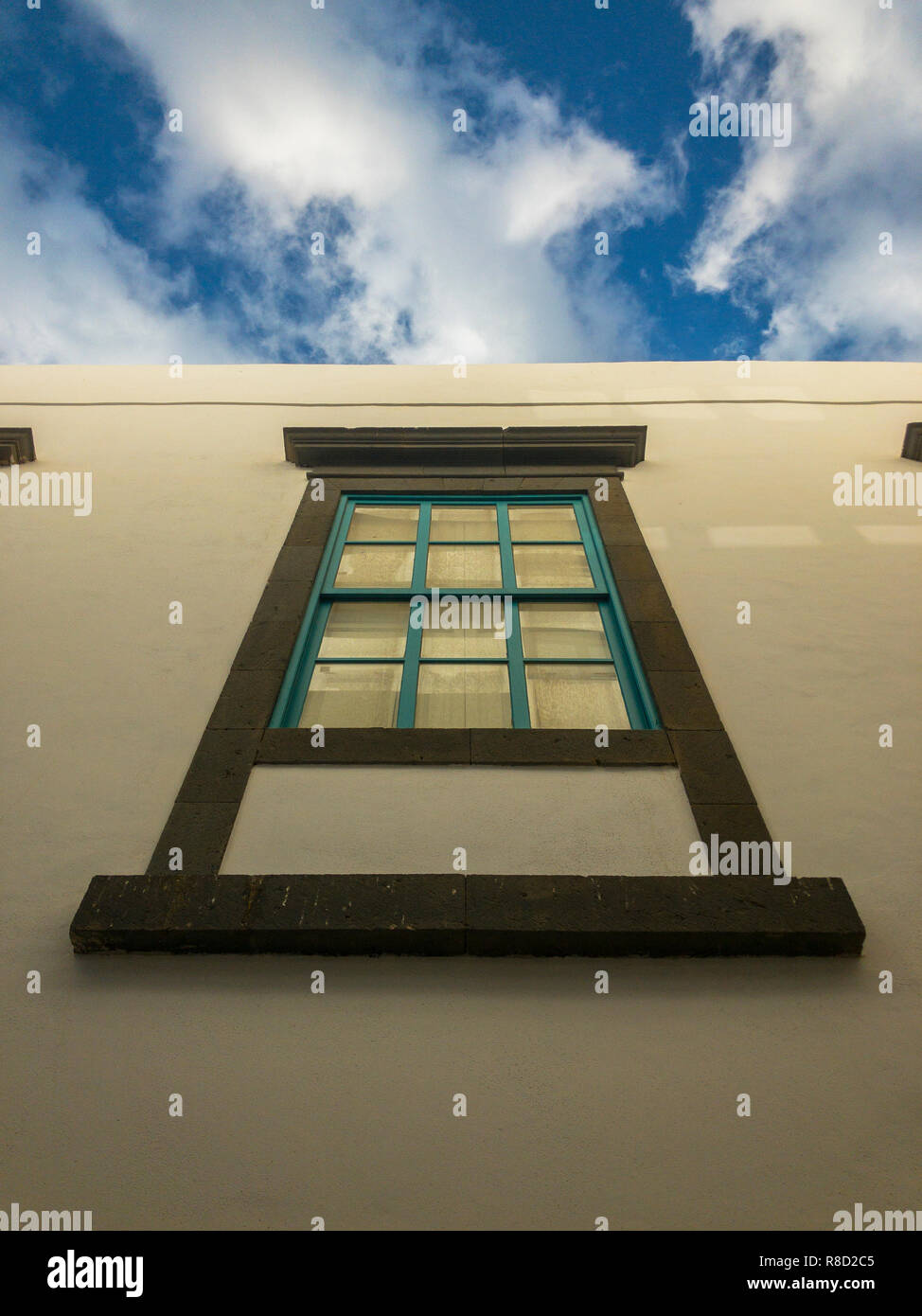 Colonial style house exterior hi-res stock photography and images - Alamy