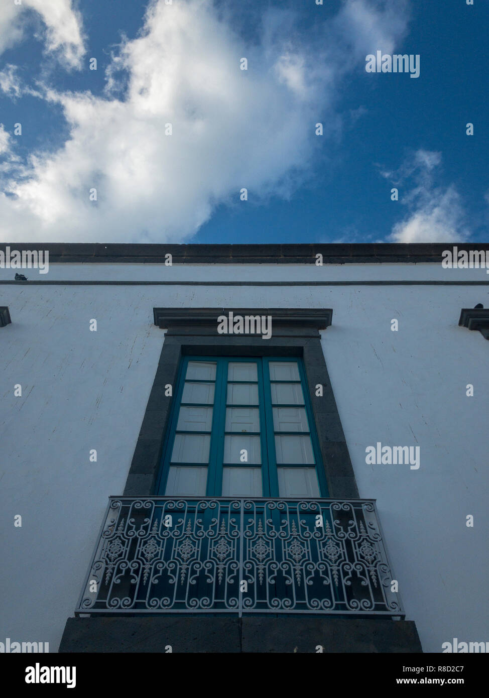 Colonial style house exterior hi-res stock photography and images - Alamy