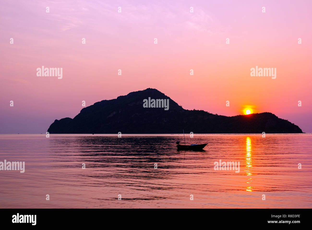 Sunrise over gulf thailand hi-res stock photography and images - Alamy