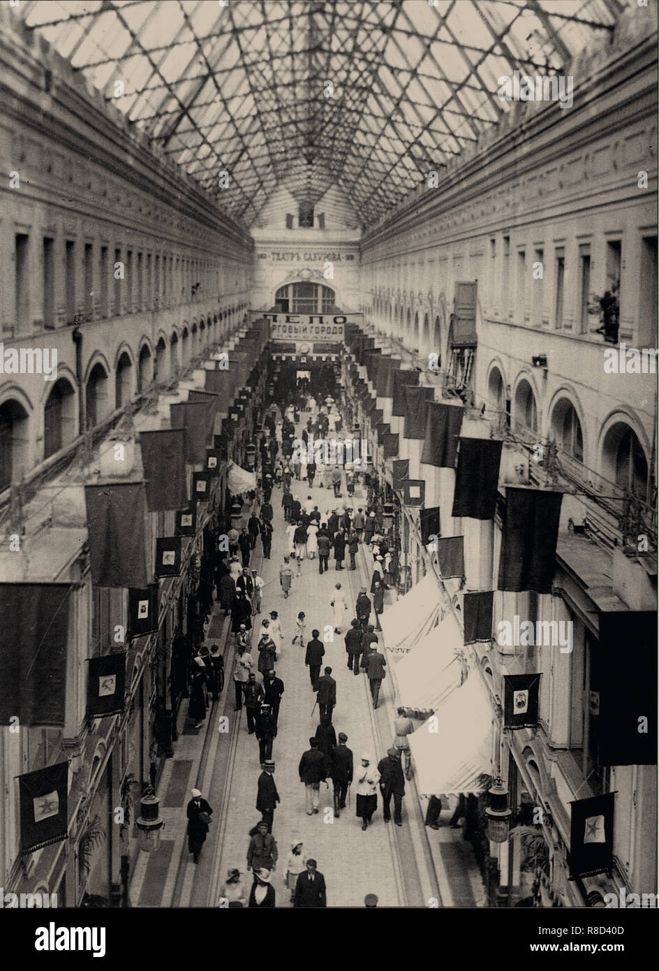 Universal Passage Store (PEPO Cooperative) in Leningrad, 1924 Stock ...