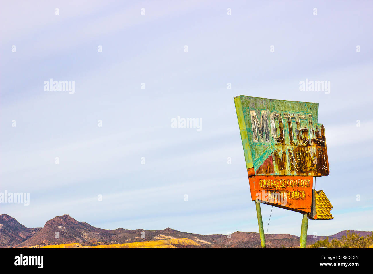 Old motel no vacancy sign hi-res stock photography and images - Alamy