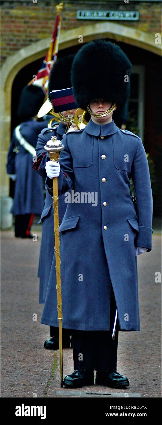 Coldstream guards queen hi-res stock photography and images - Alamy