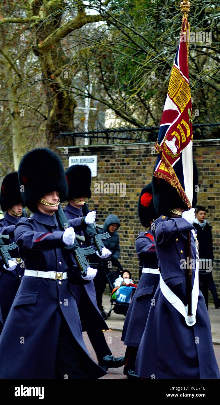 Coldstream guards queen hi-res stock photography and images - Alamy