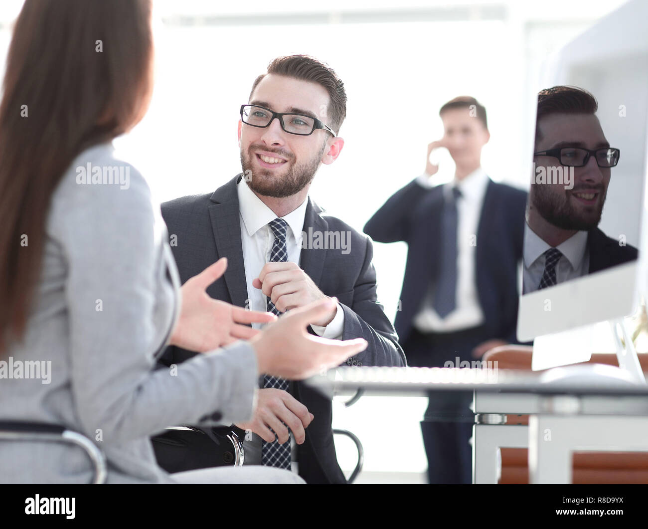 Man explaining to interviewer hi-res stock photography and images - Alamy