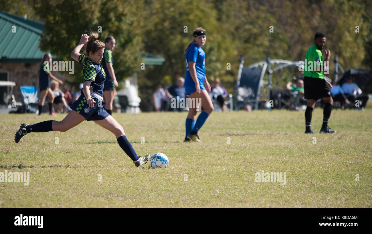 Girls soccer kick hi-res stock photography and images - Alamy