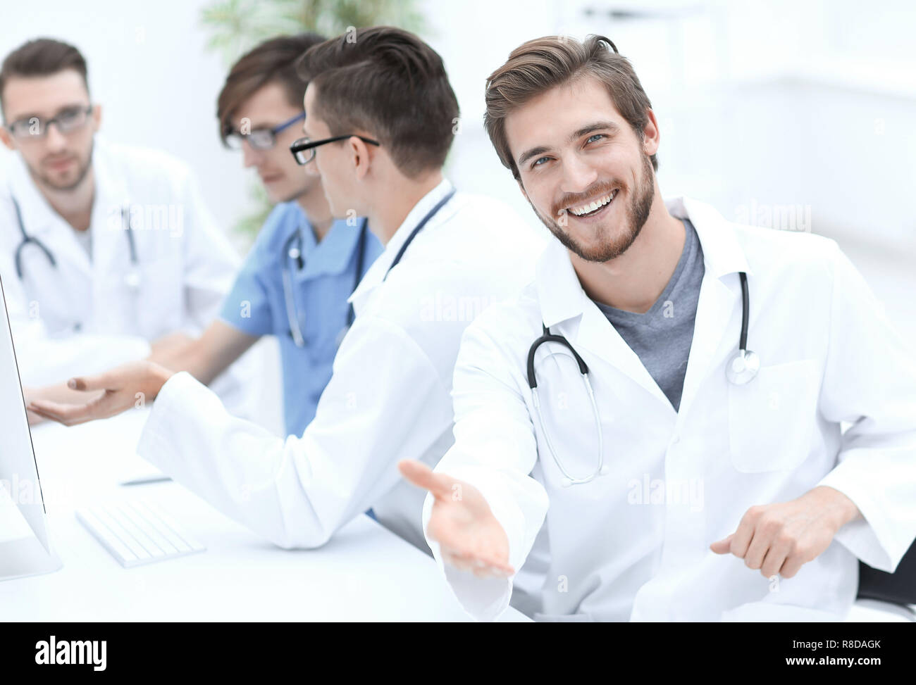 Friendly doctor hi-res stock photography and images - Alamy
