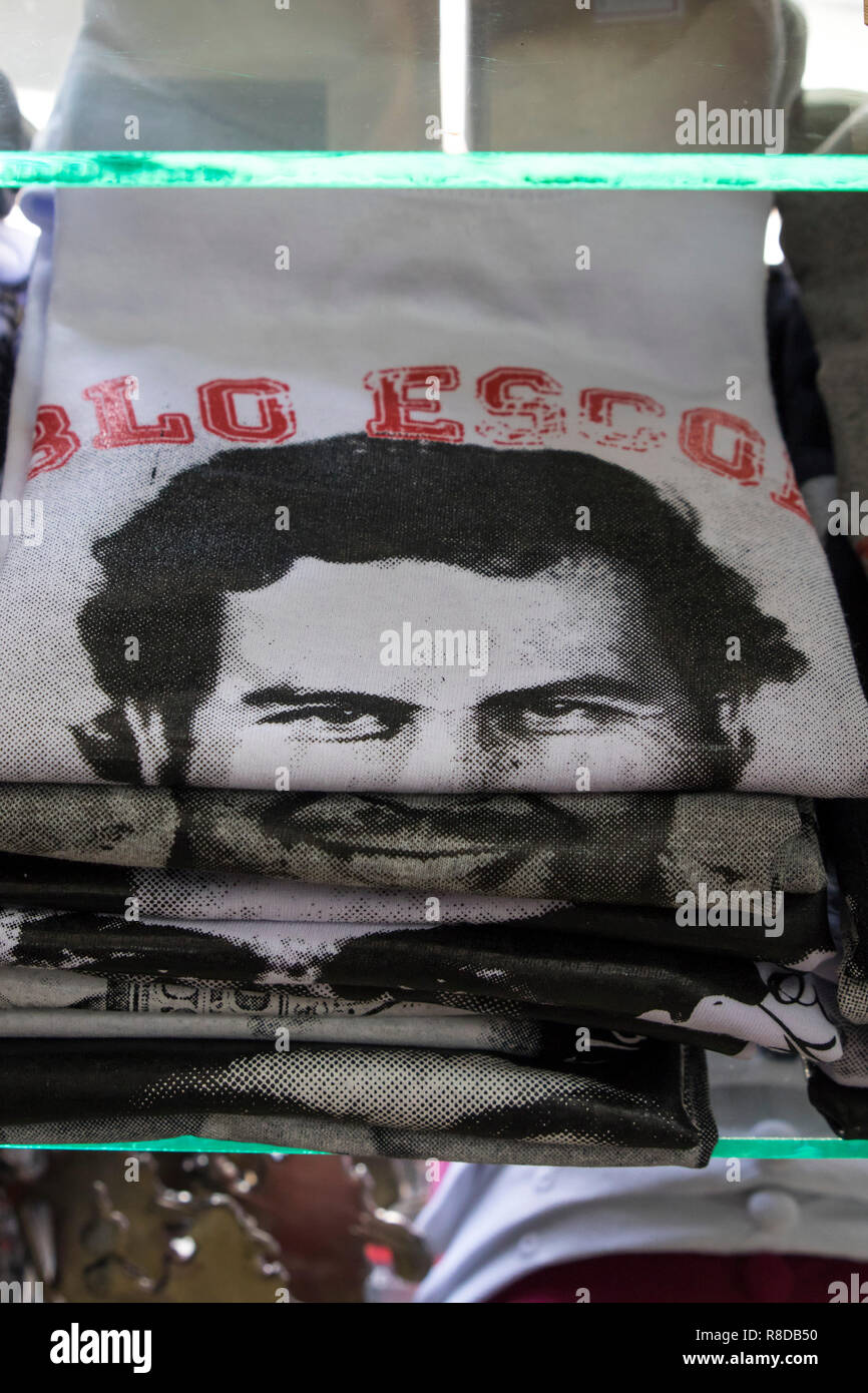 Souvenirs: shirts, key rings, mugs, with the image of Pablo Escobar ...