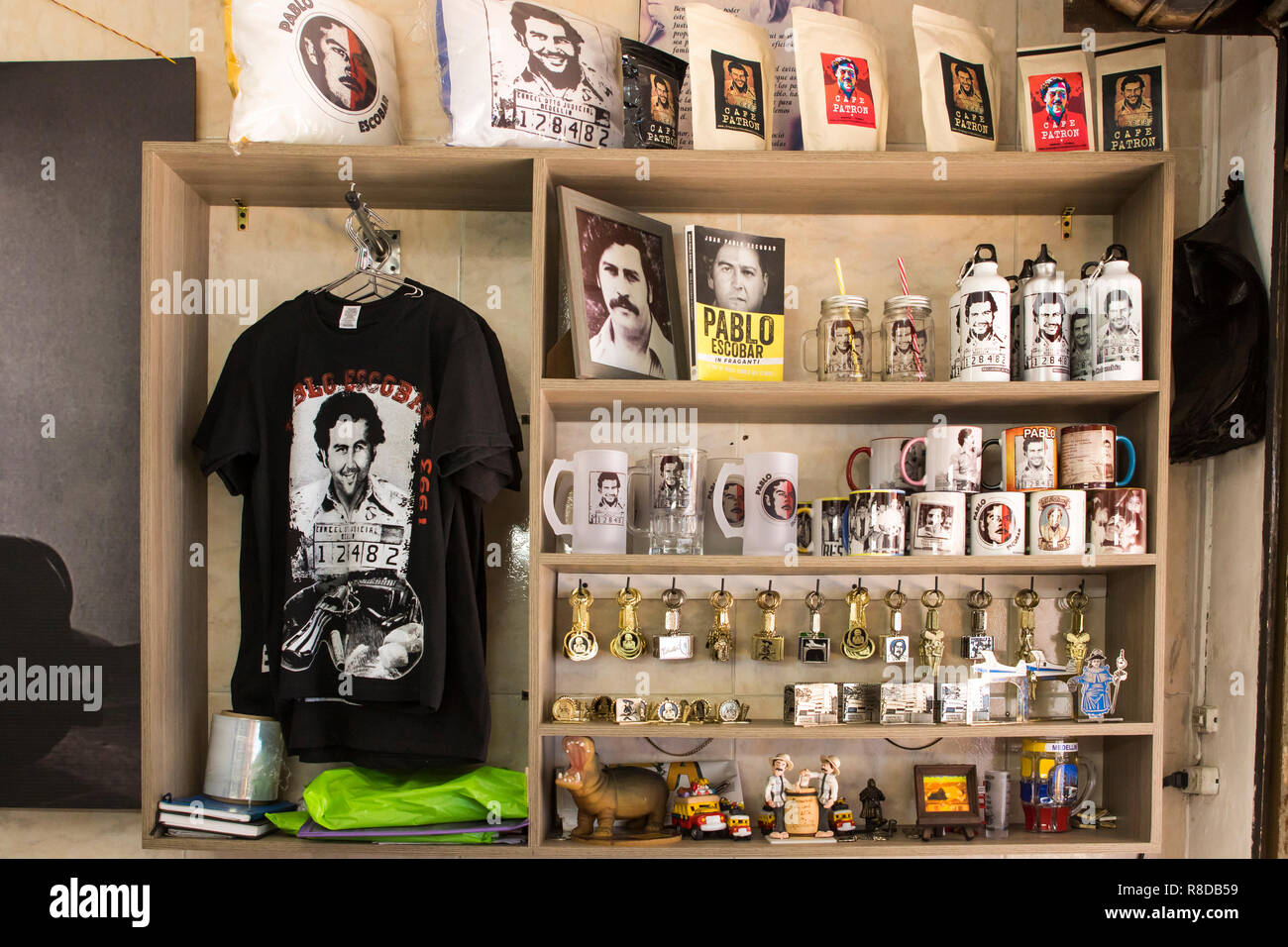 Souvenirs: shirts, key rings, mugs, with the image of Pablo Escobar ...