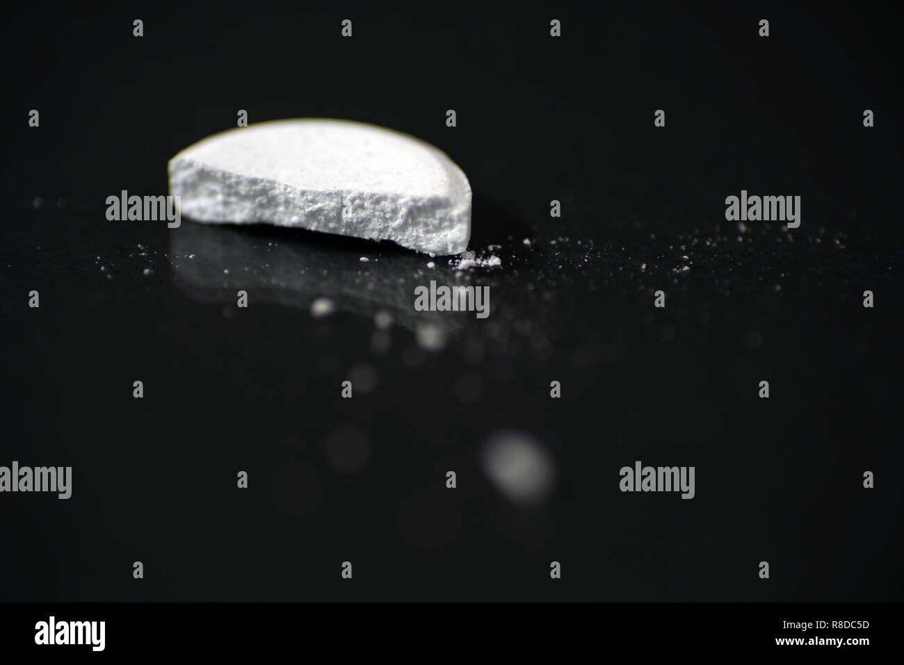 Medicine tablet crushed hi-res stock photography and images - Alamy