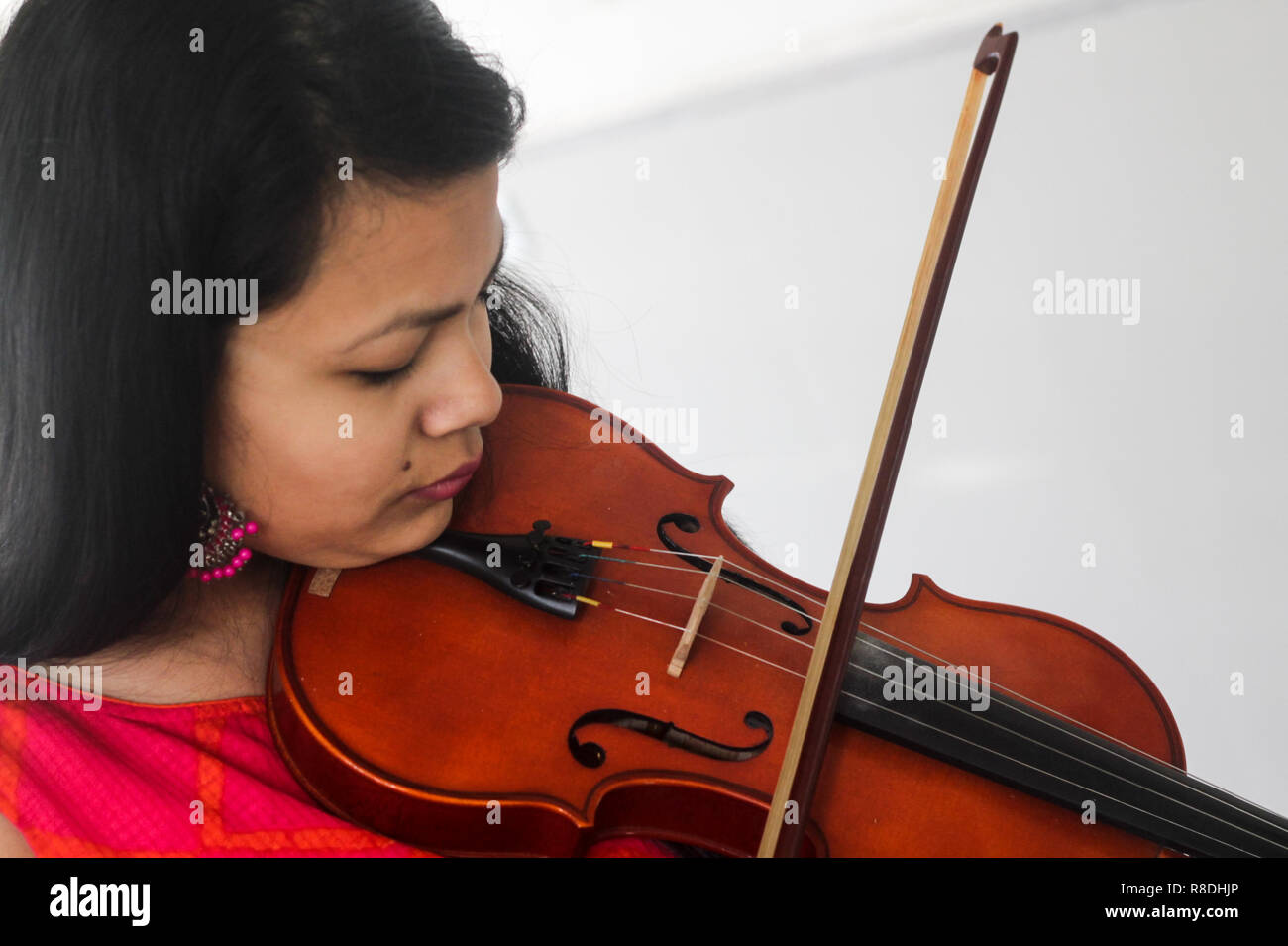 Beautiful woman playing violin hi-res stock photography and images - Alamy
