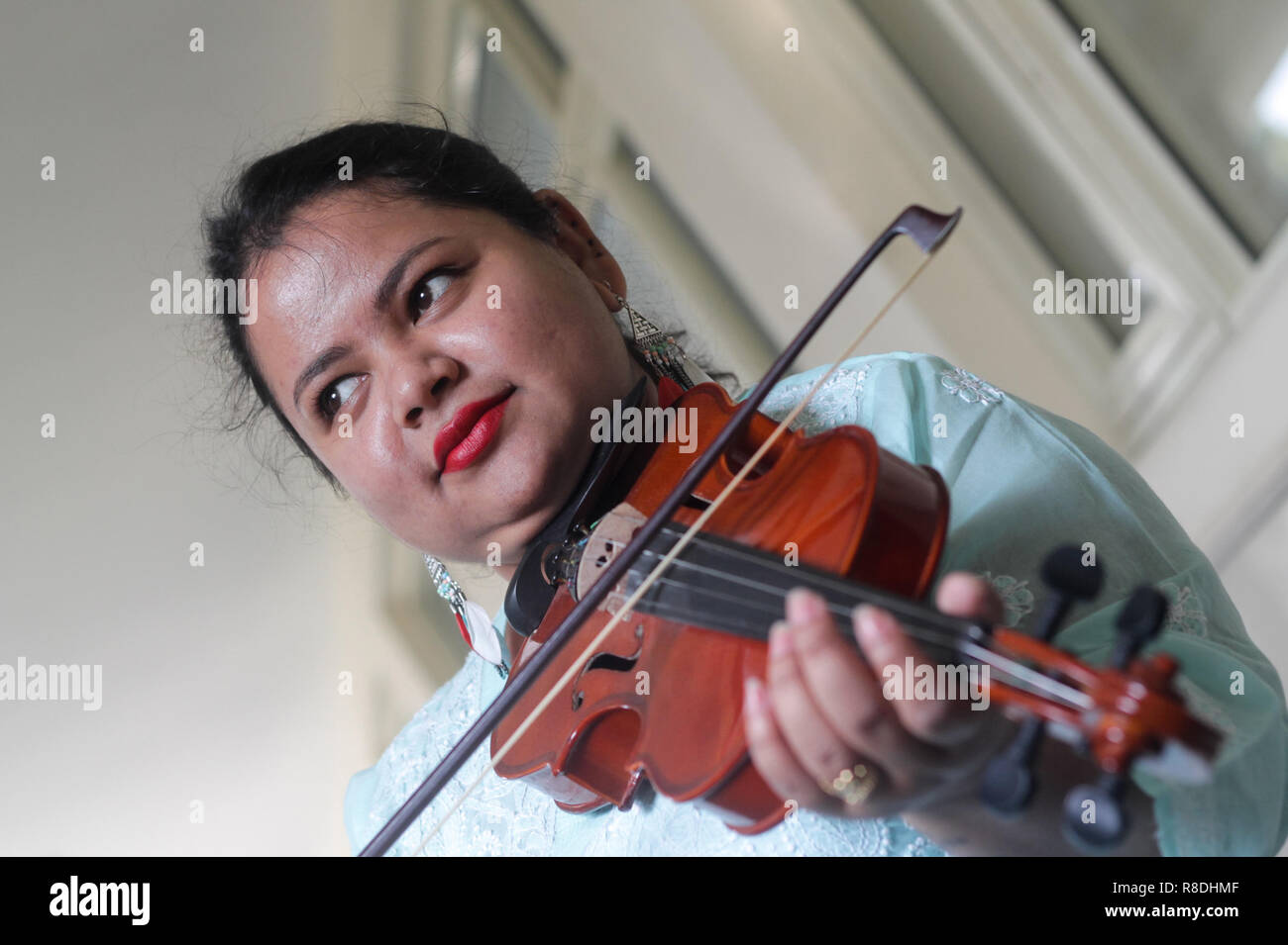Beautiful woman playing violin hi-res stock photography and images - Alamy