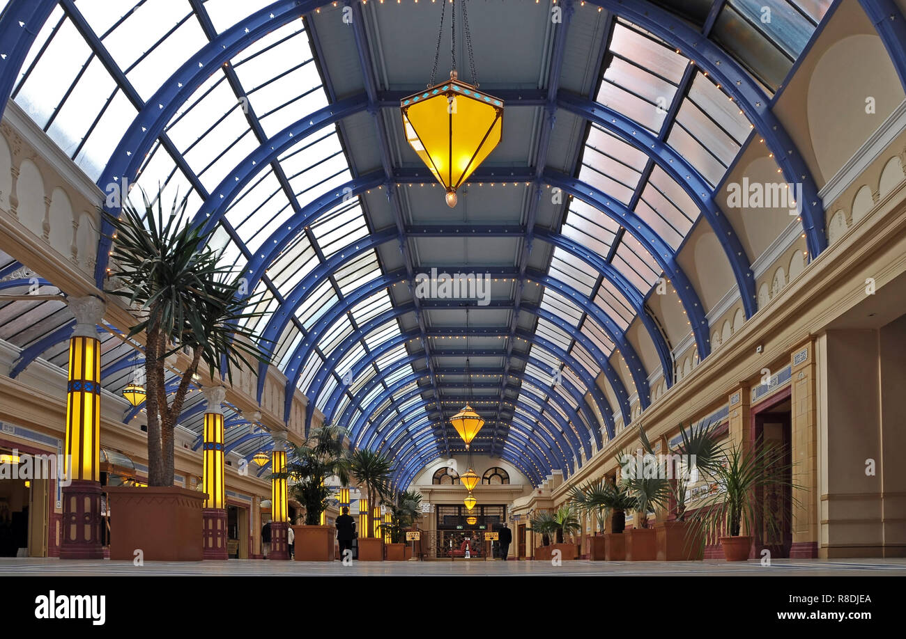 Temples and gardens hi-res stock photography and images - Alamy