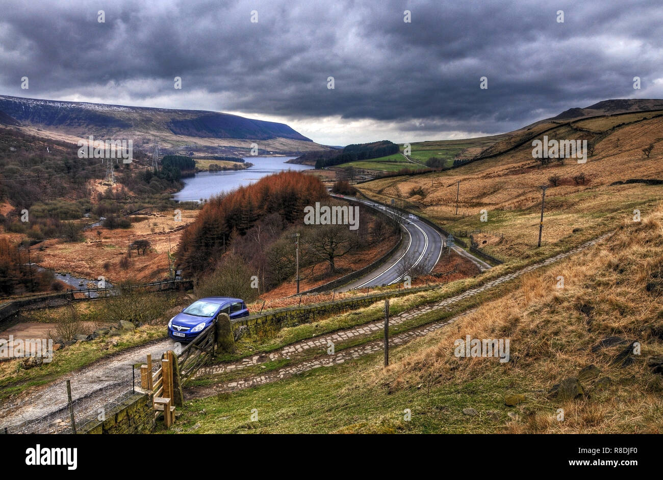 Dovestones reservoir and autumn hi-res stock photography and images - Alamy