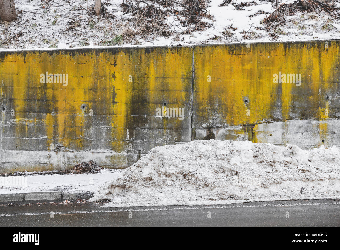 Japanese snow wall hi-res stock photography and images - Alamy