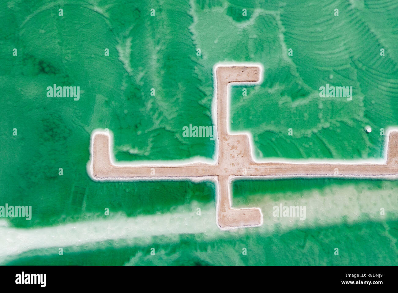 Salt covered beach at the dead sea hi-res stock photography and images ...