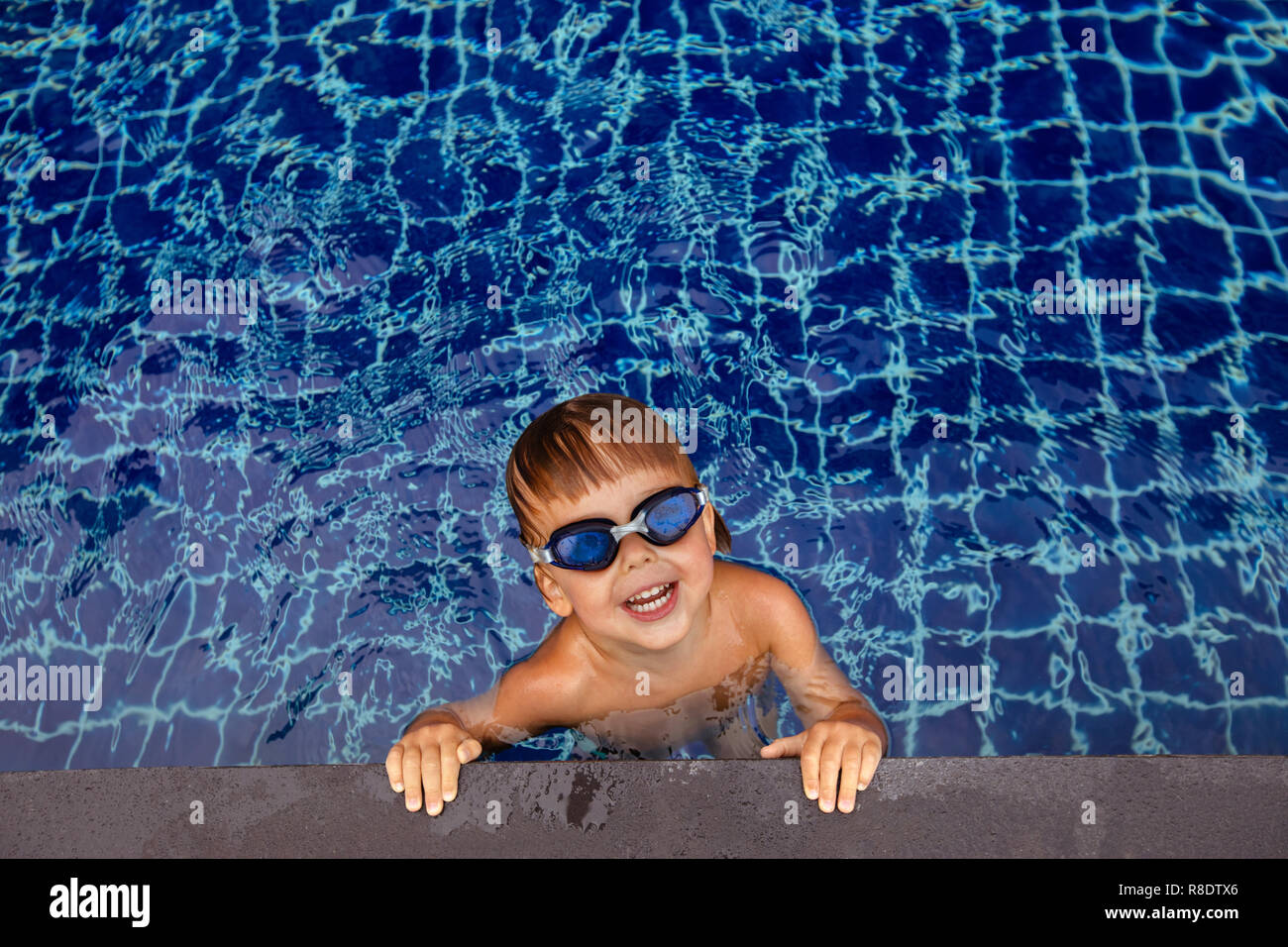 Wet edge hi-res stock photography and images - Alamy