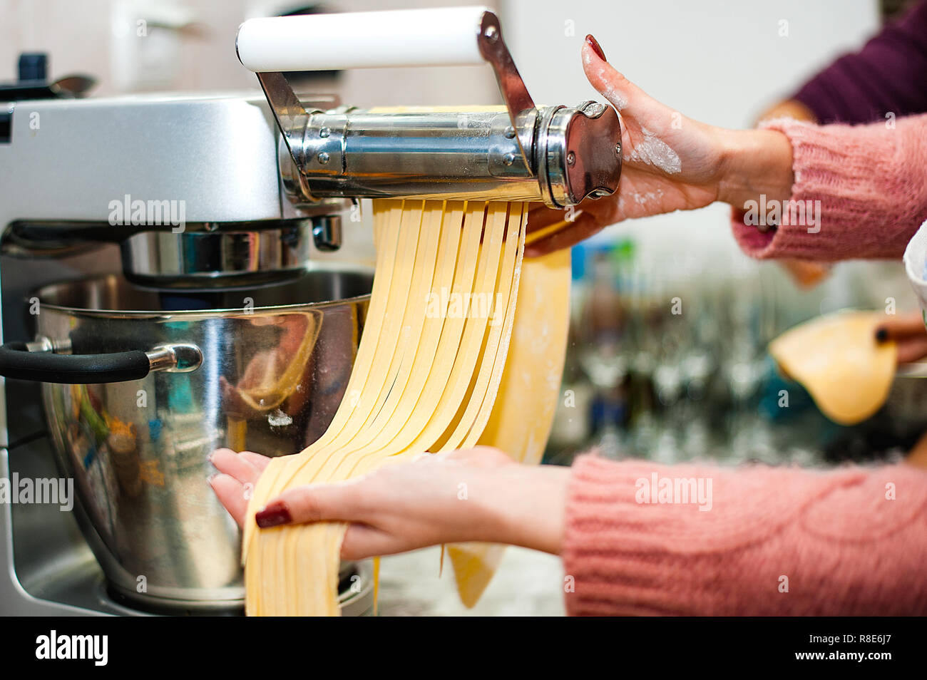 Vintage italian pasta making machine hi-res stock photography and ...