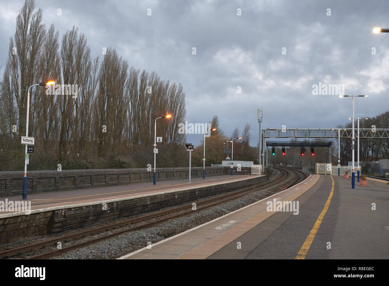 Kettering railway station hi-res stock photography and images - Alamy