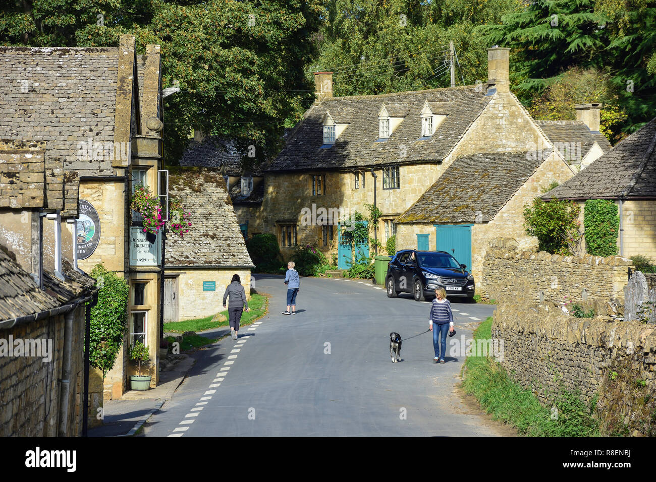 Snowshill village street hi-res stock photography and images - Alamy