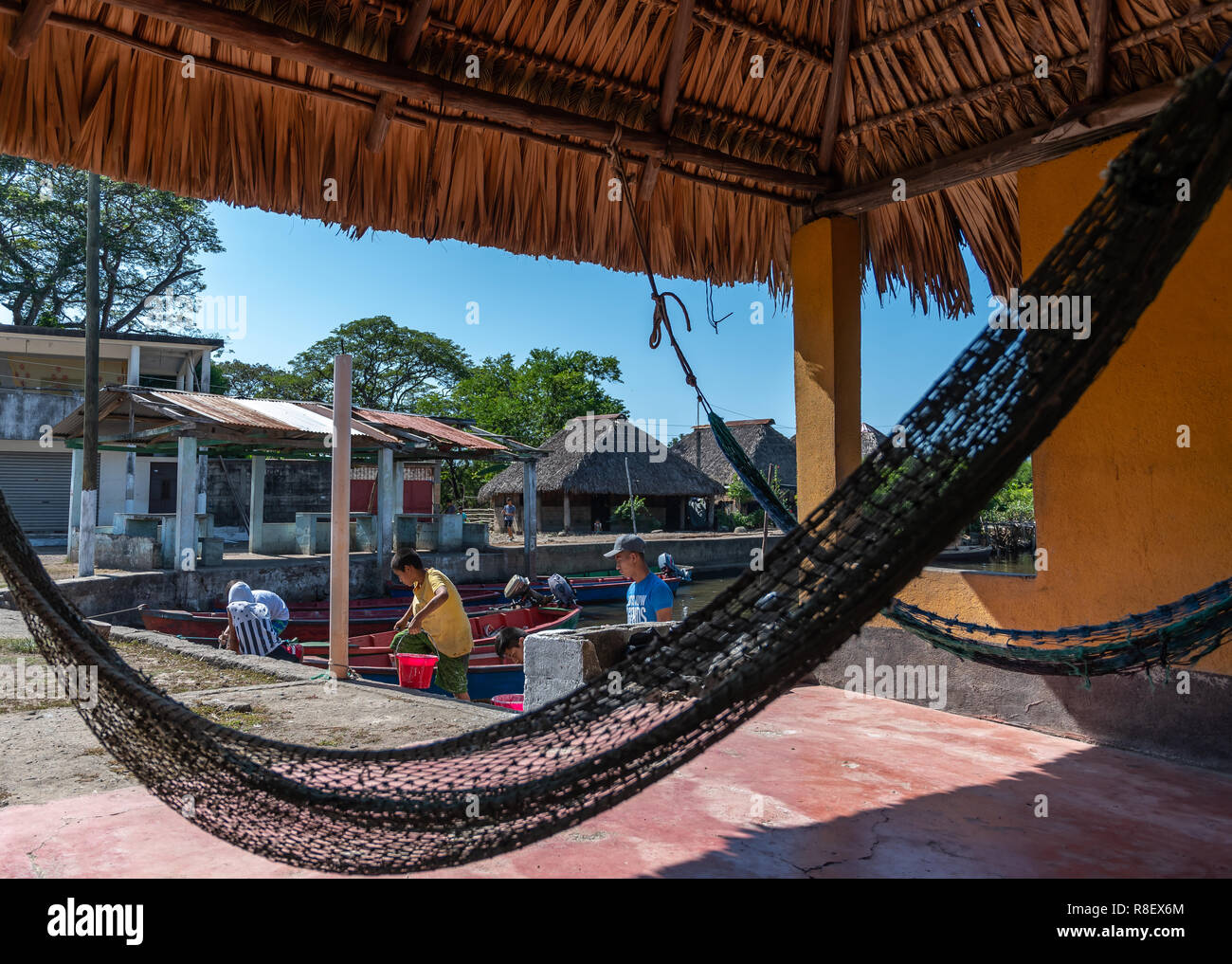 Guatemalan Kids Working In Fishing Village Stock Photo Alamy