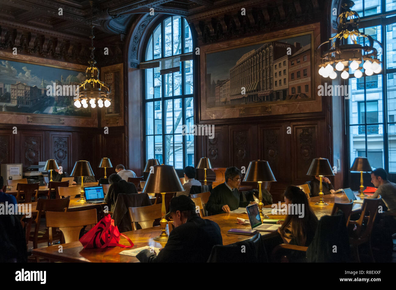 New York, USA, December 21, 2015. People being busy reading inside the ...