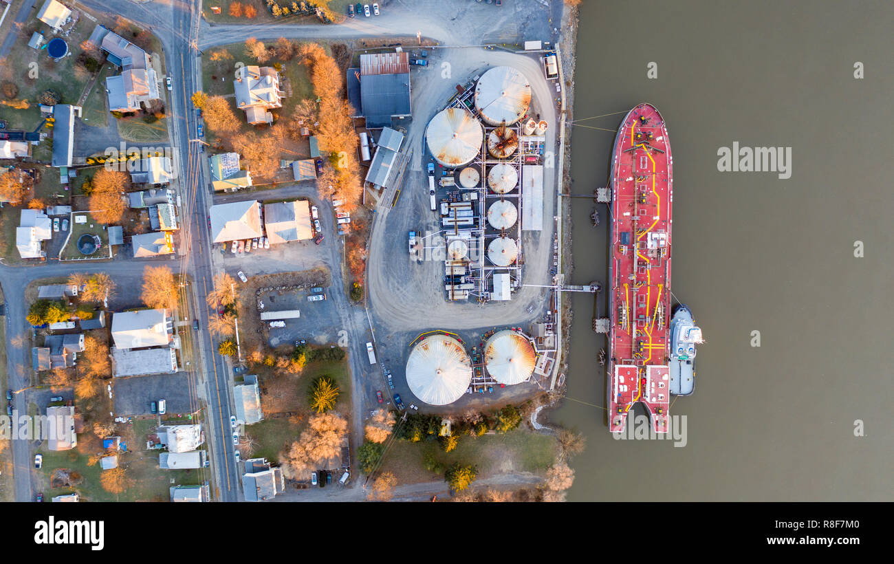 Petroleum barge hi-res stock photography and images - Alamy