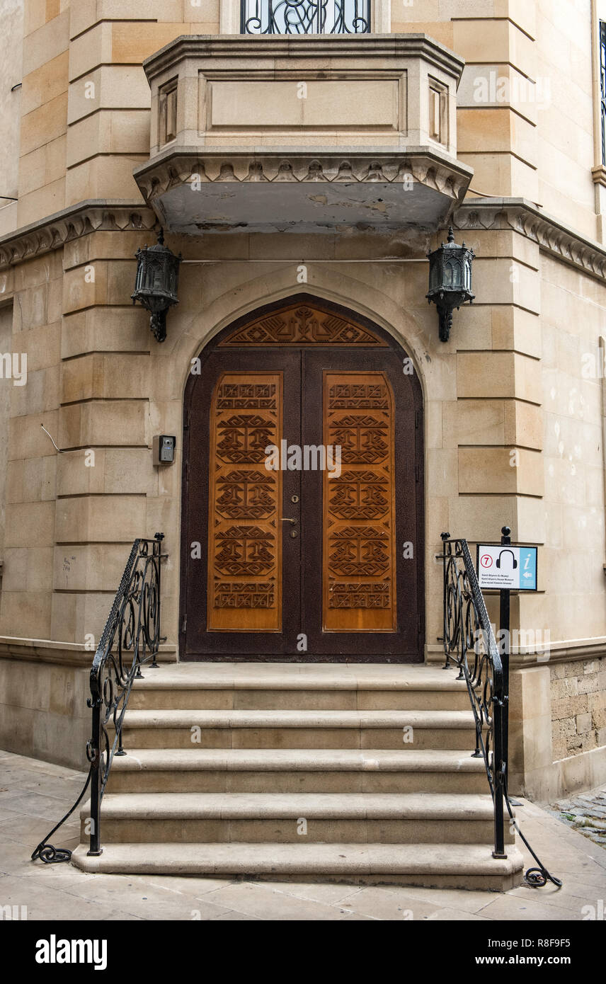 Old museum entrance exterior facade hi-res stock photography and images ...