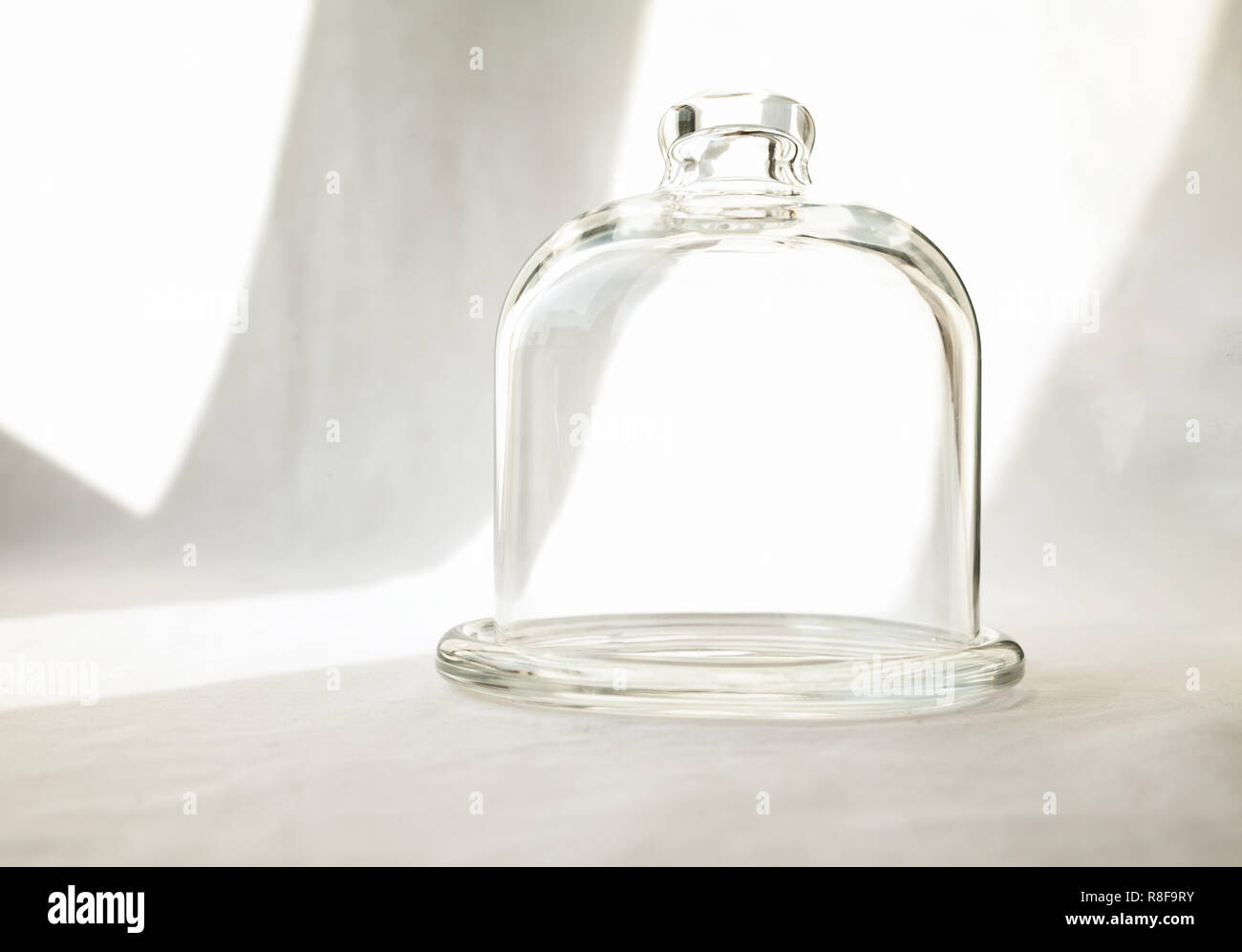 Glass display case empty hi-res stock photography and images - Alamy