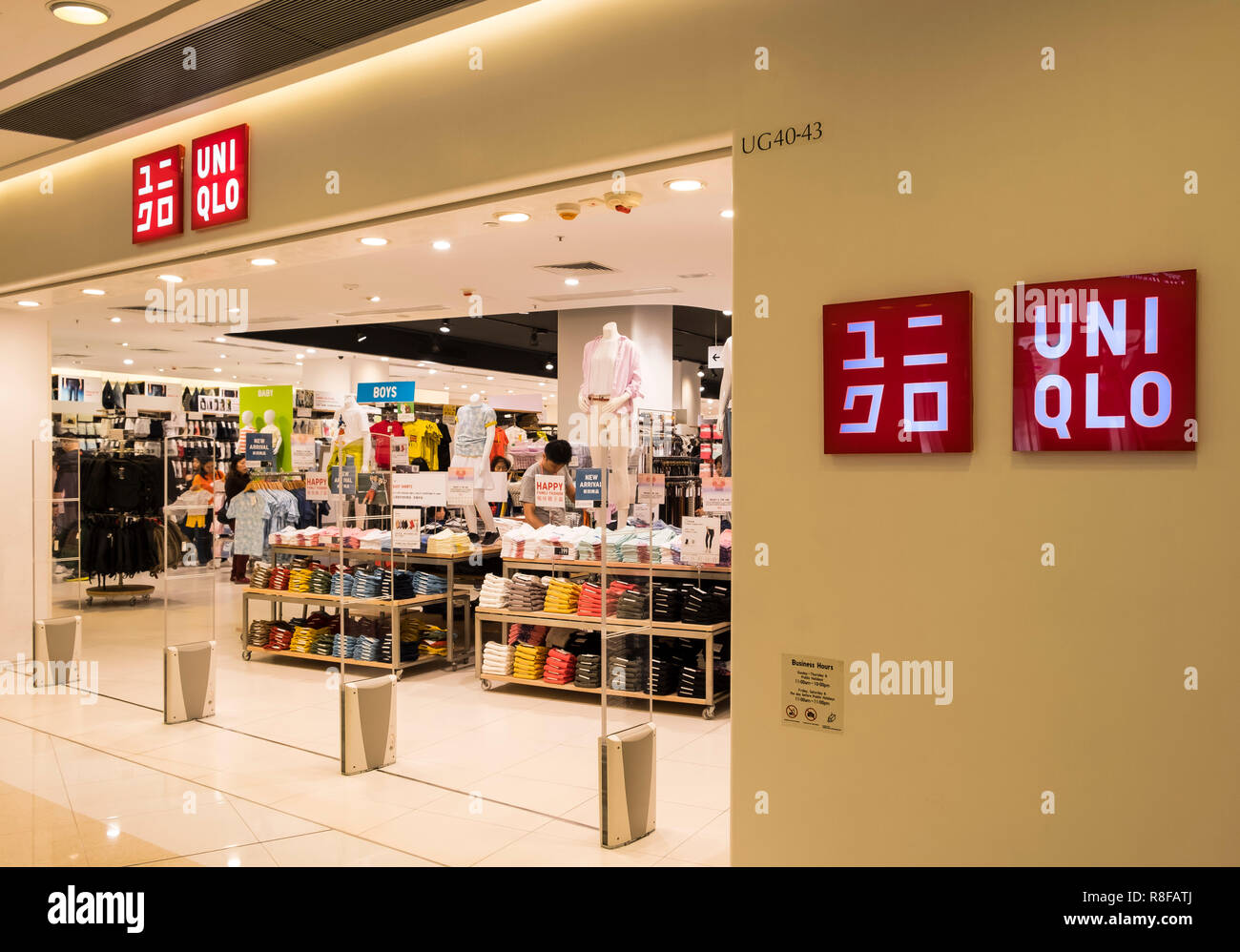 Uniqlo window display hi-res stock photography and images - Alamy