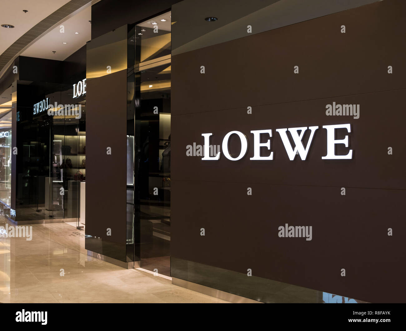 Loewe store hi-res stock photography and images - Alamy