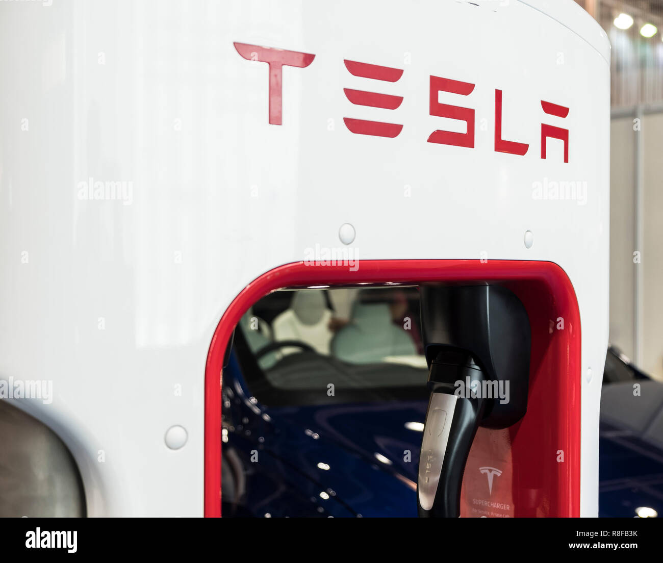 Tesla display mall hi-res stock photography and images - Alamy