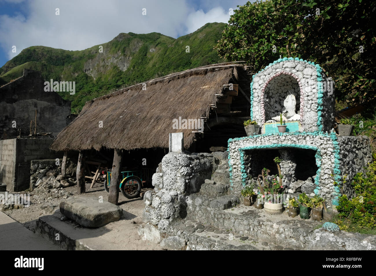 A shrine to the Virgin Mary at the entrance to Chavayan Barrio in ...