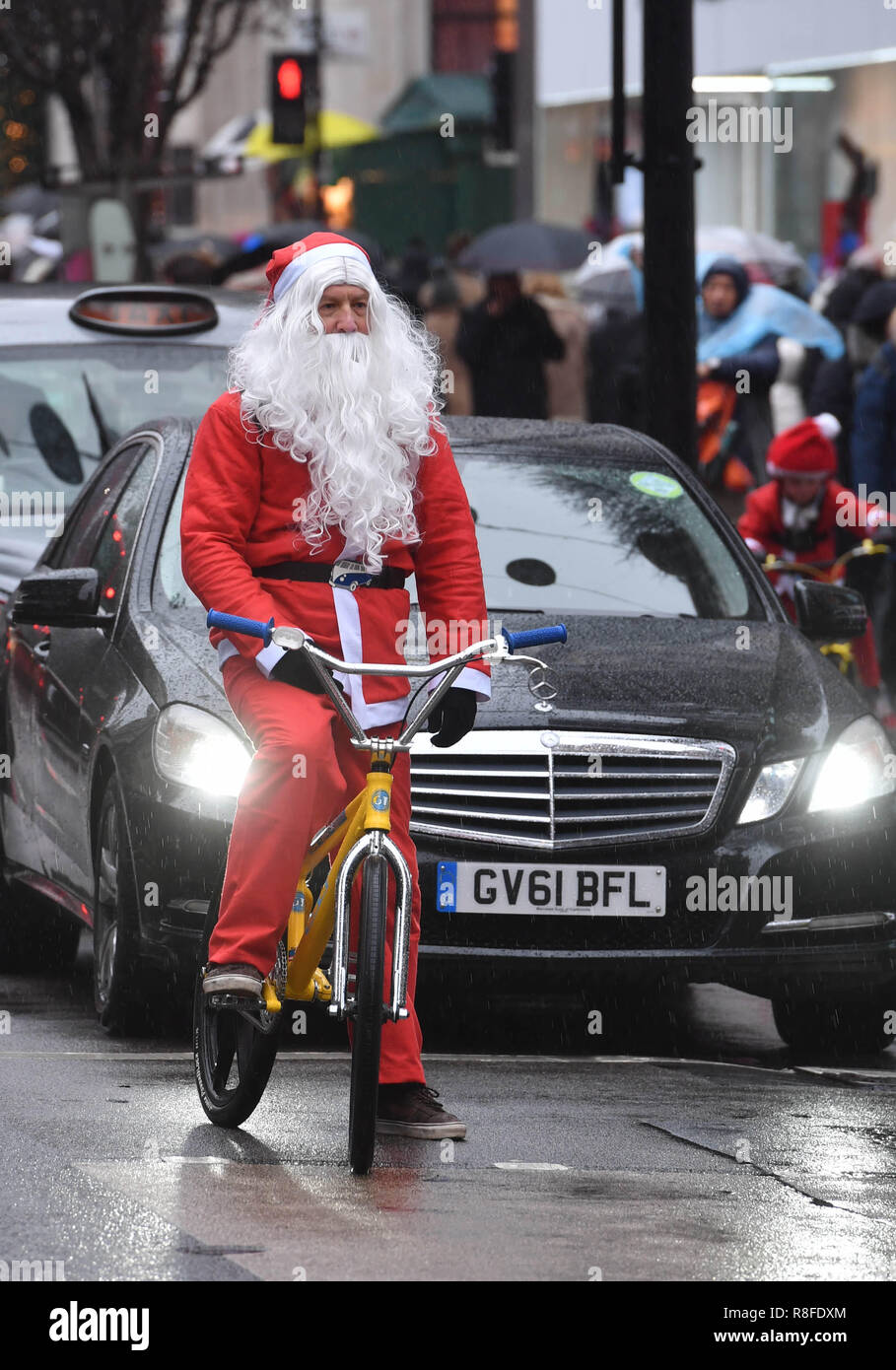 Waits traffic lights on oxford street hi-res stock photography and ...