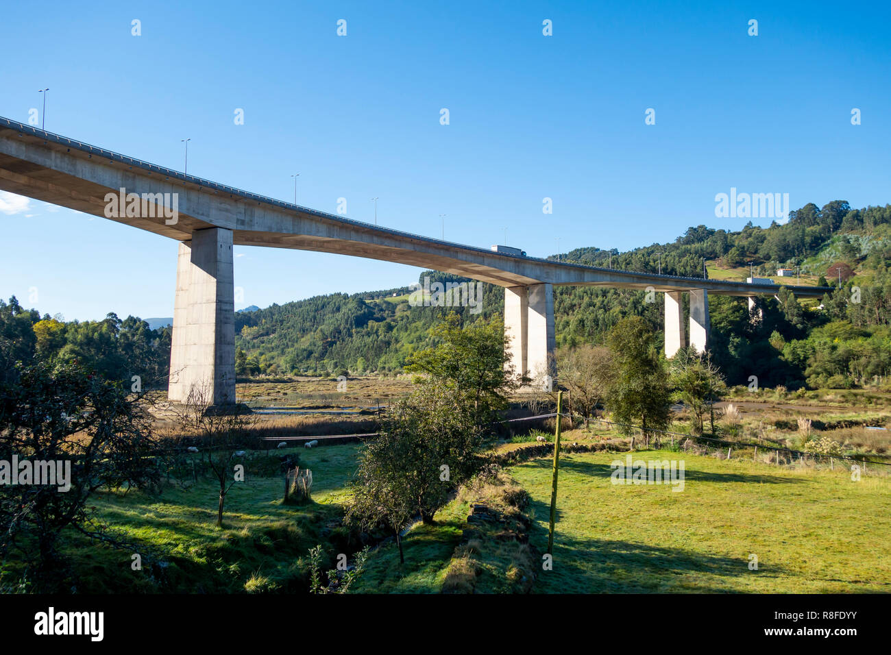 Concrete viaduct hi-res stock photography and images - Alamy