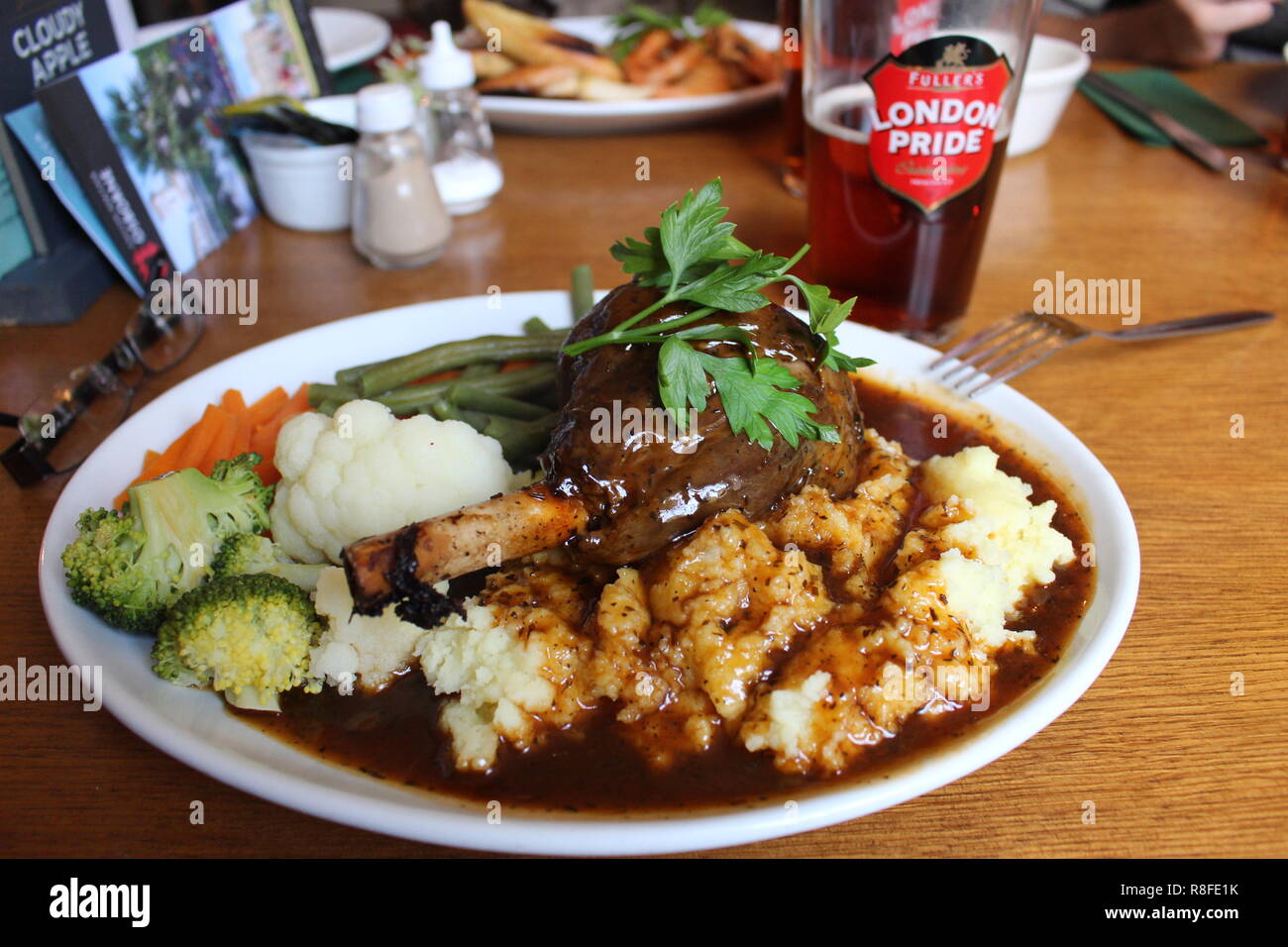 Sunday roast dinner table hi-res stock photography and images - Alamy