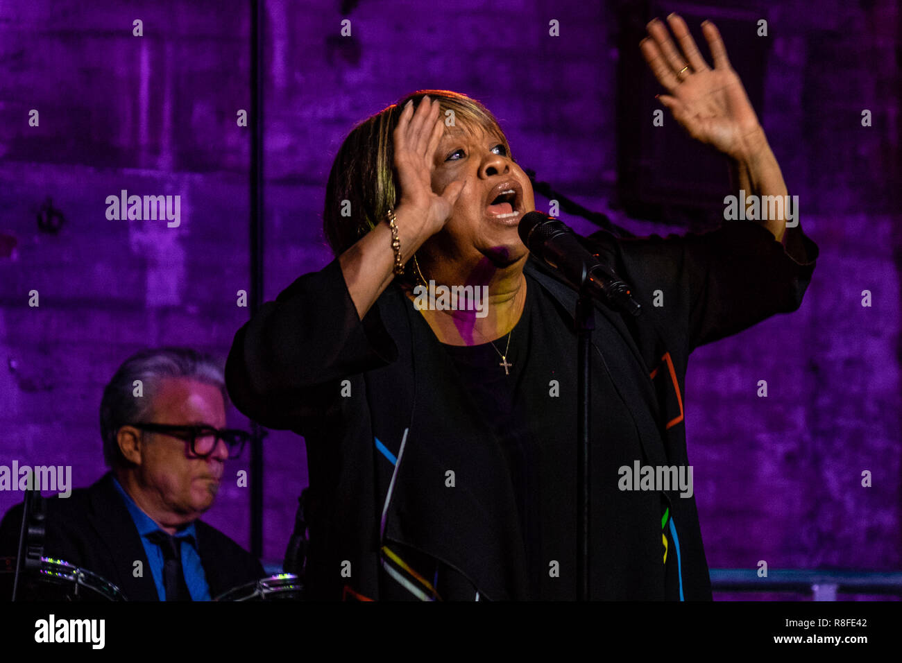 The staple singers mavis hi-res stock photography and images - Alamy