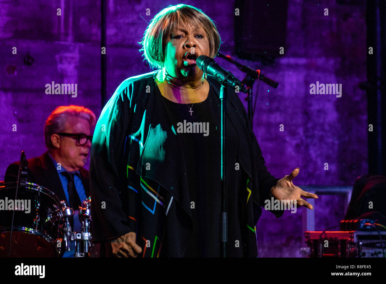The staple singers hi-res stock photography and images - Alamy