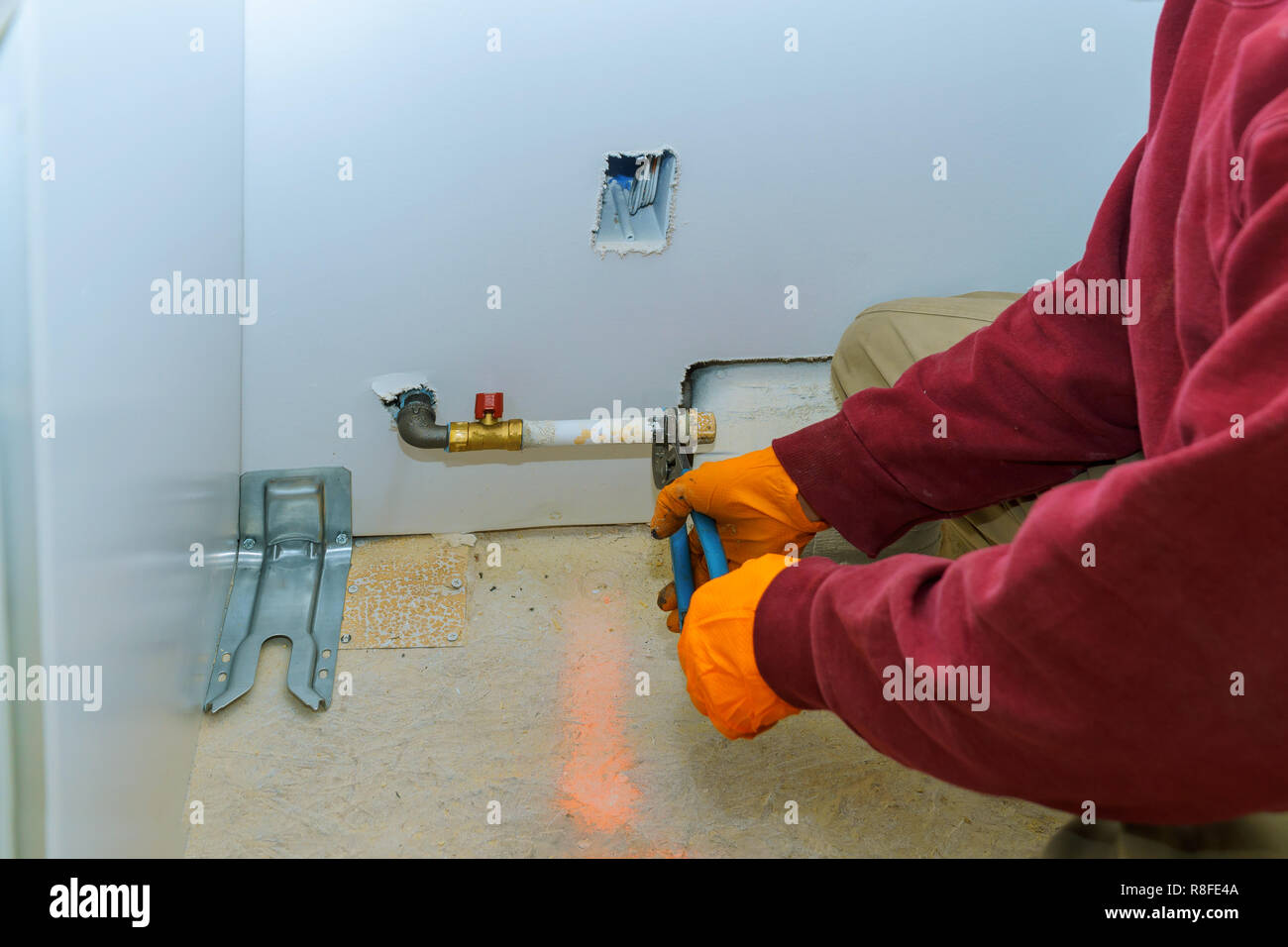 Installing gas pipe hi-res stock photography and images - Alamy