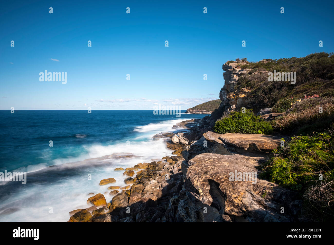 Long exposure waves and cliffs at head lookout. Manly walking trek ...