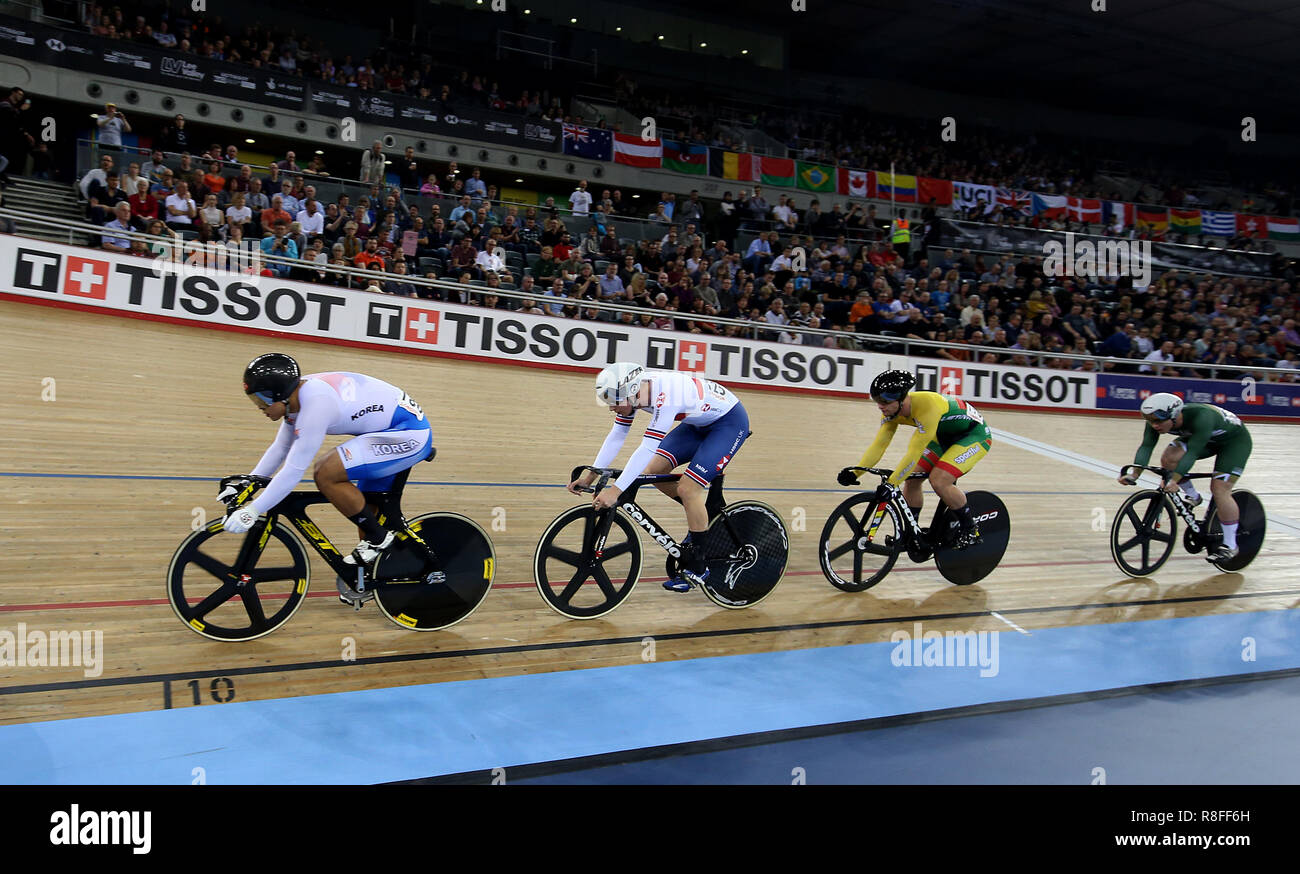 Mens keirin first round race hi-res stock photography and images - Alamy