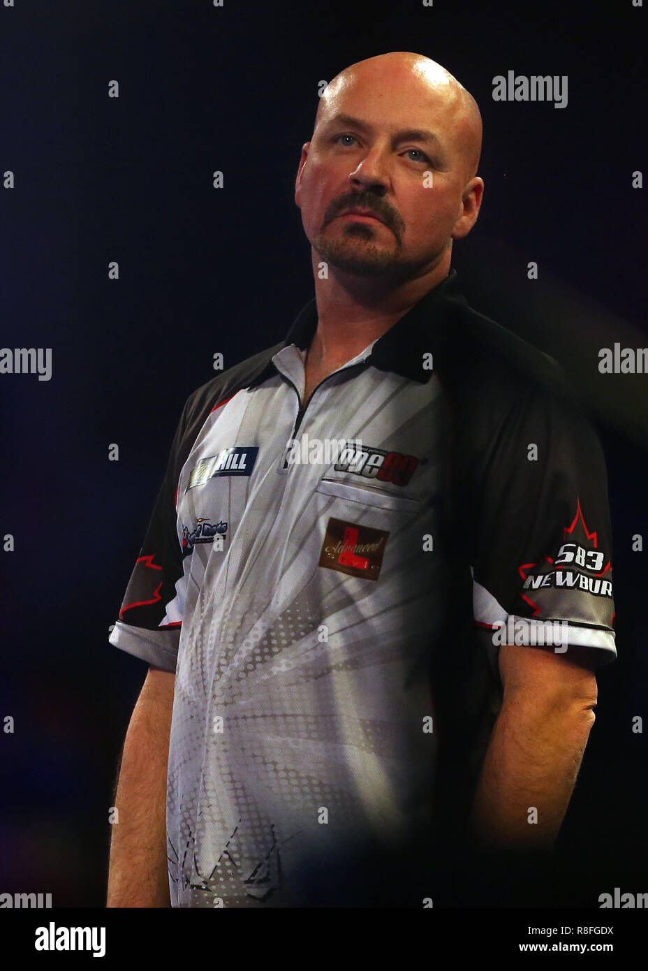 Jim Long checks the scoreboard during his match against Mickey Mansell ...