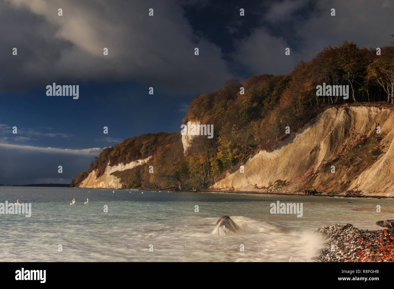 White cloud cliffs hi-res stock photography and images - Alamy