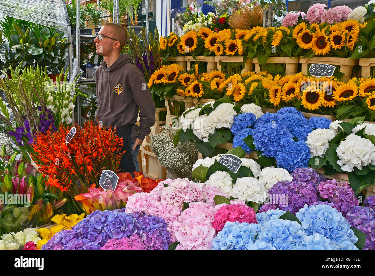 London street market hi-res stock photography and images - Alamy