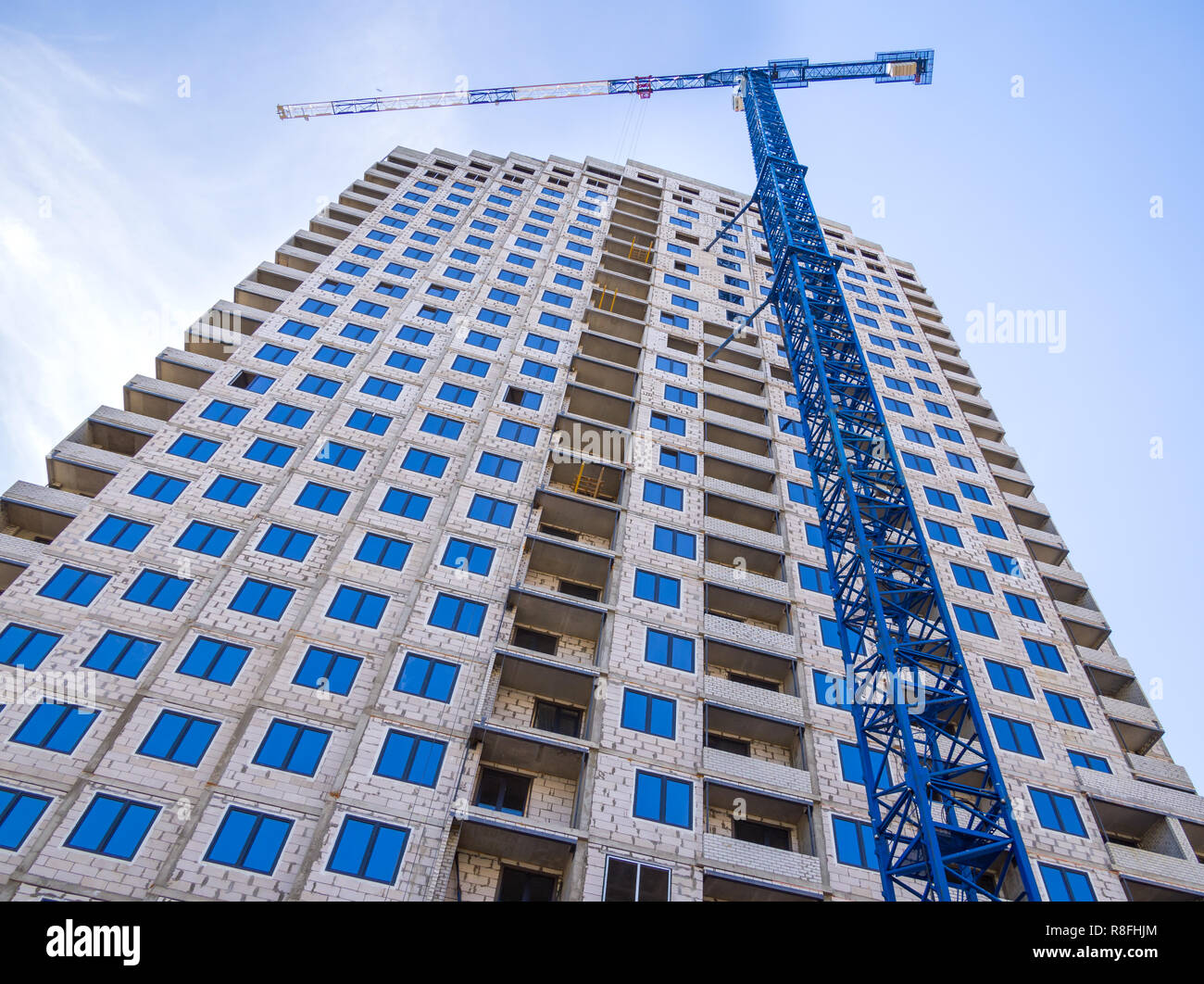 Construction of a new monolithic block house building Stock Photo - Alamy
