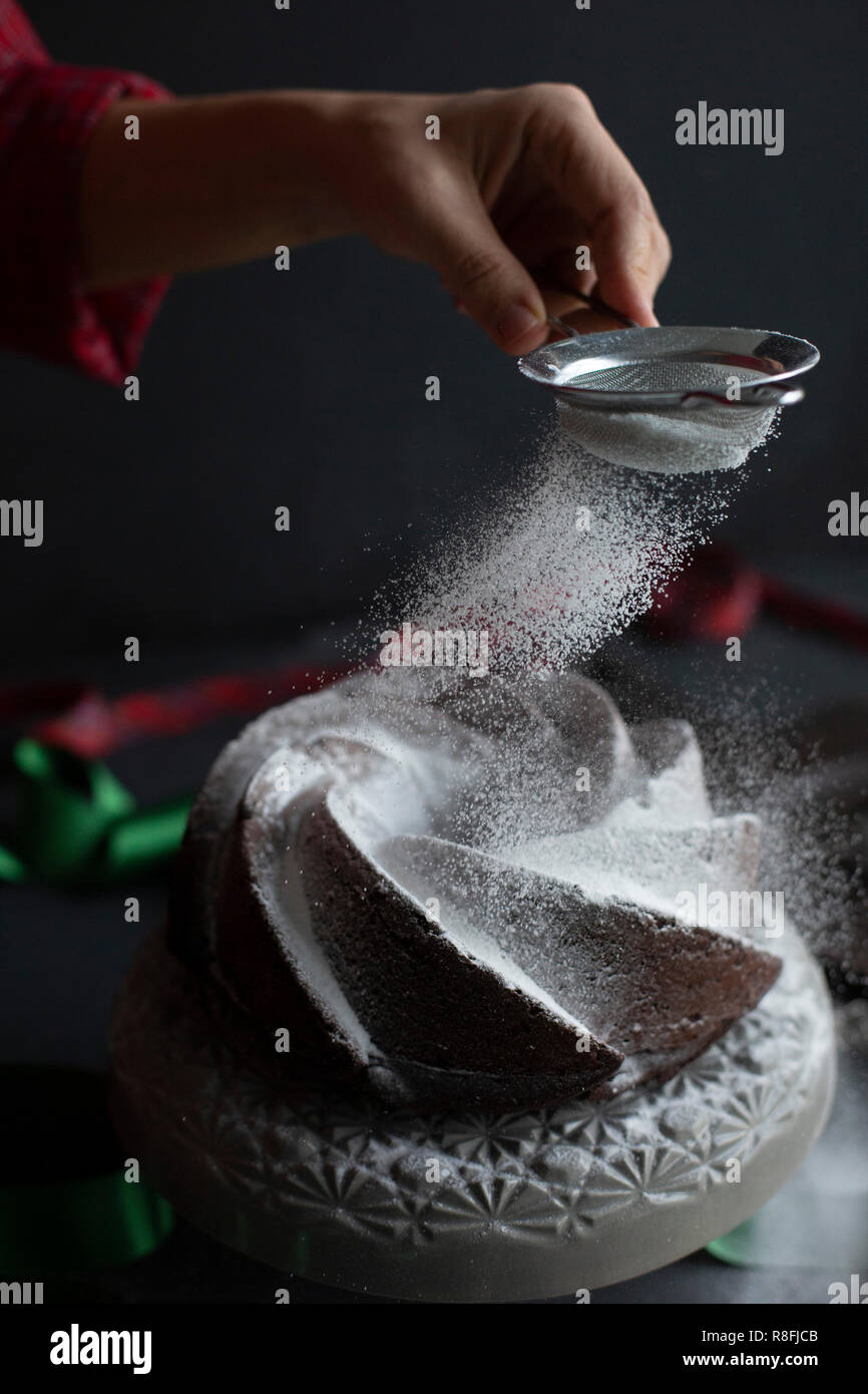 Sifting hi-res stock photography and images - Alamy