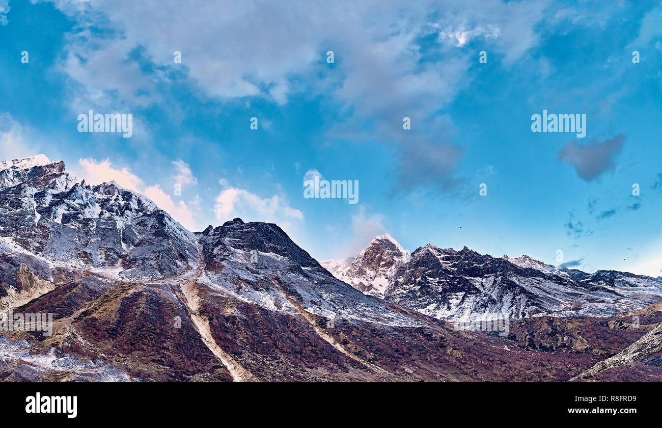 Panoramic view himalaya peaks hi-res stock photography and images - Alamy