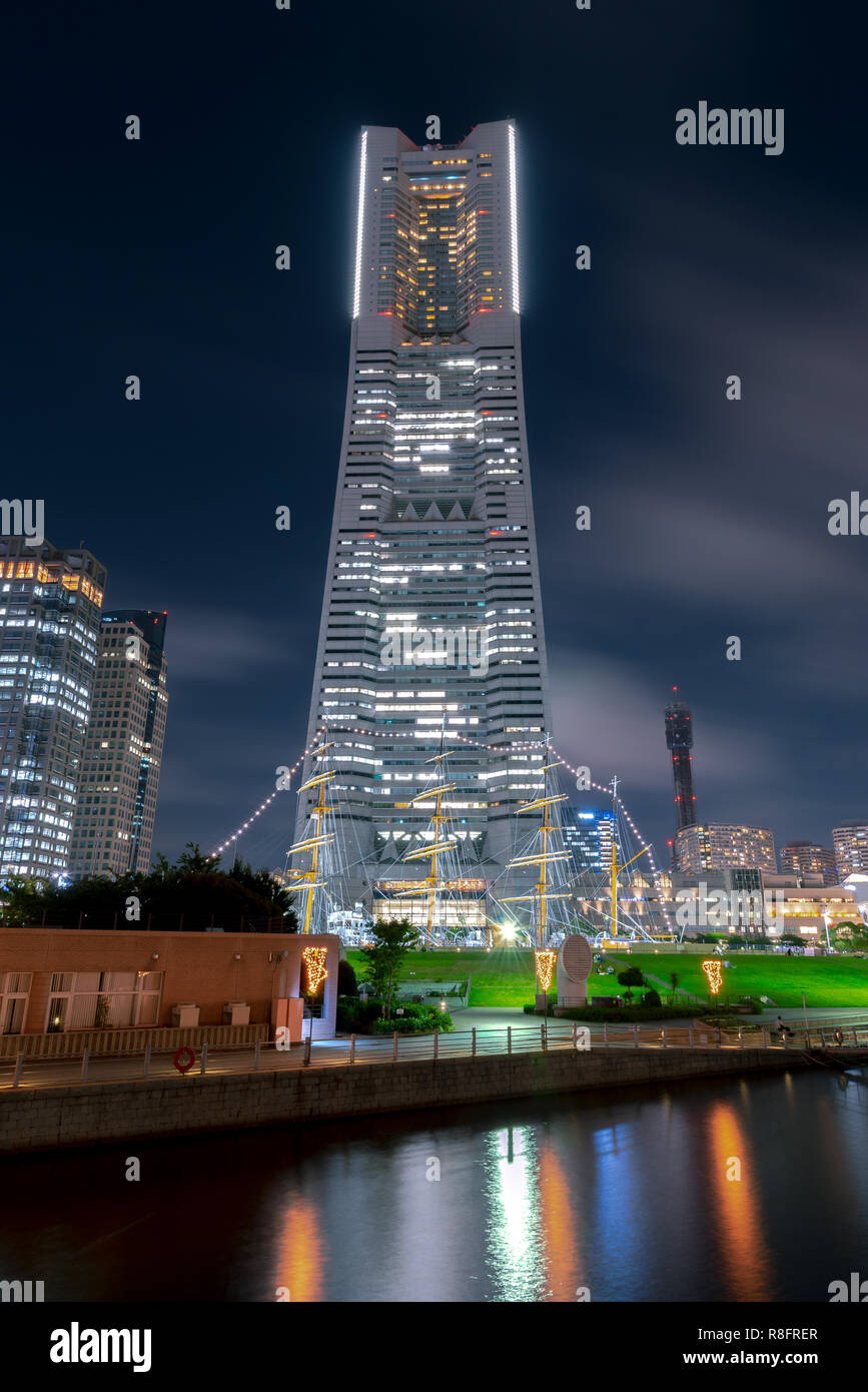 Urban skyline of Minato Mirai 21 area of Yokohama City at night in ...
