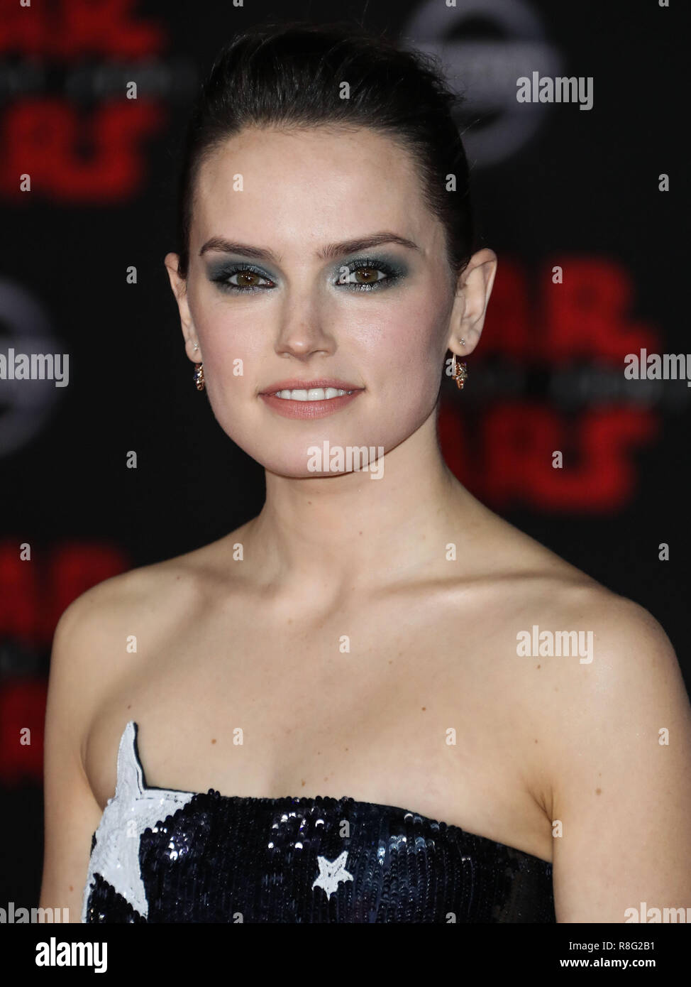 LOS ANGELES, CA, USA - DECEMBER 09: Actress Daisy Ridley wearing a ...