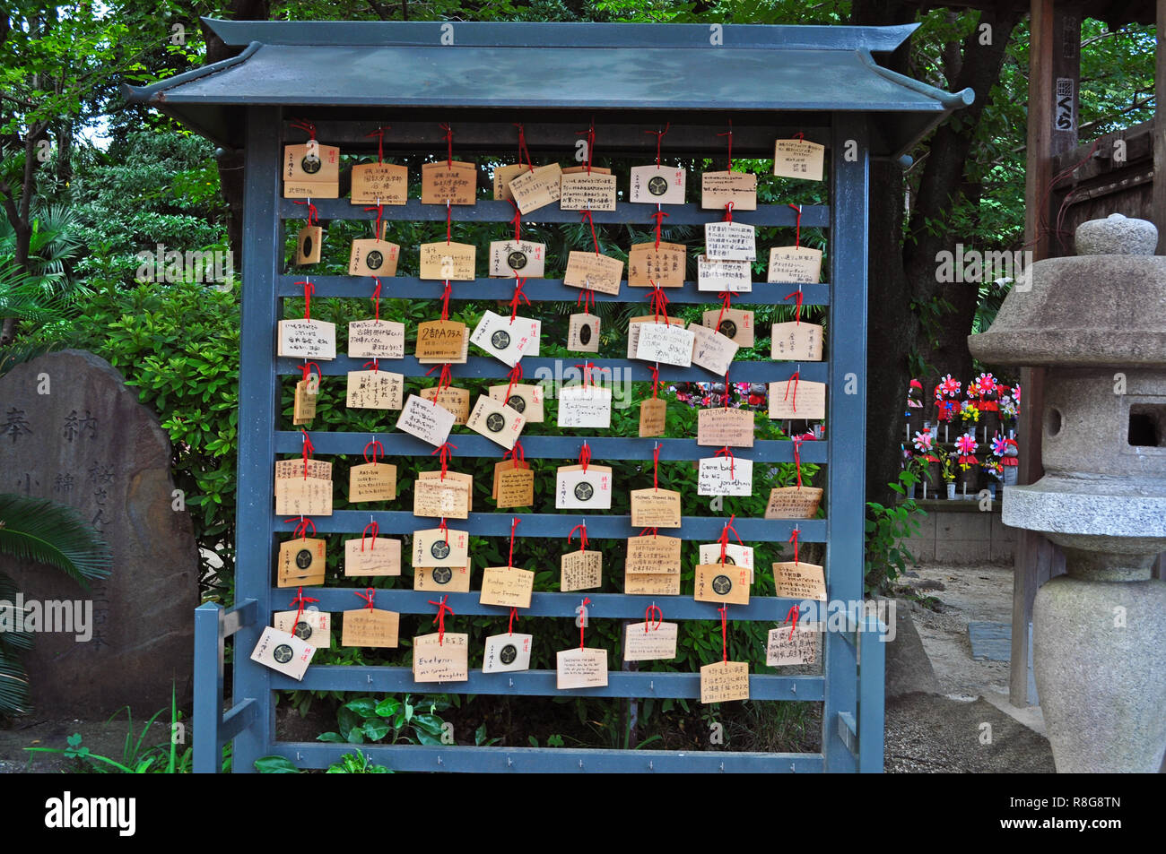 Japan shinto temple hi-res stock photography and images - Alamy